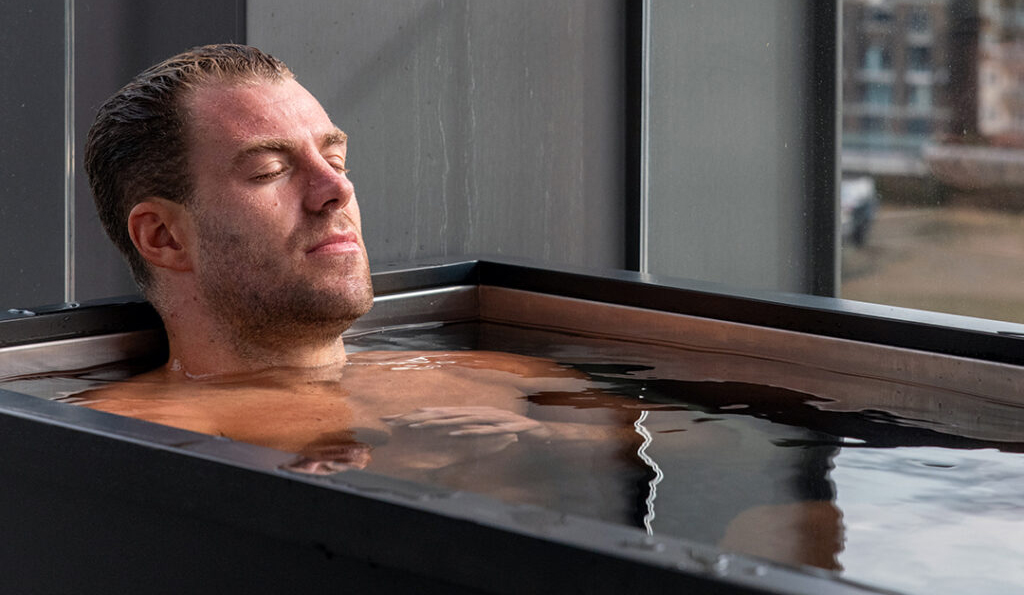 Barrel Plunge Tub From EmbaWood - Better Living Outdoors