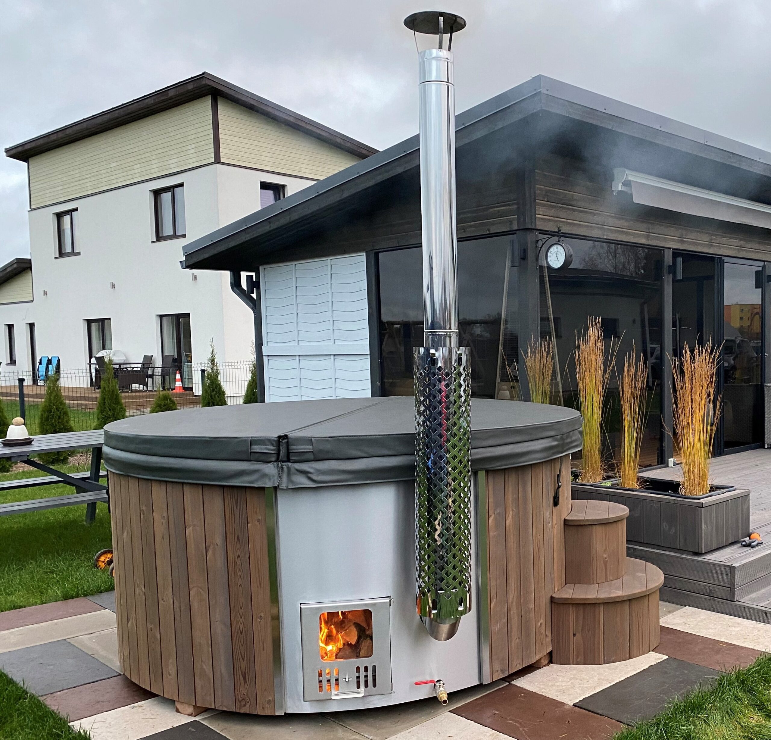 Embawood Arbour 220 Integrated Wood Fired Hot Tub - Better Living Outdoors