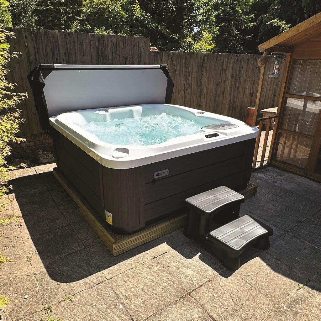 Vacation Lounge 6 Person HSG282 Compliant - Better Living Outdoors